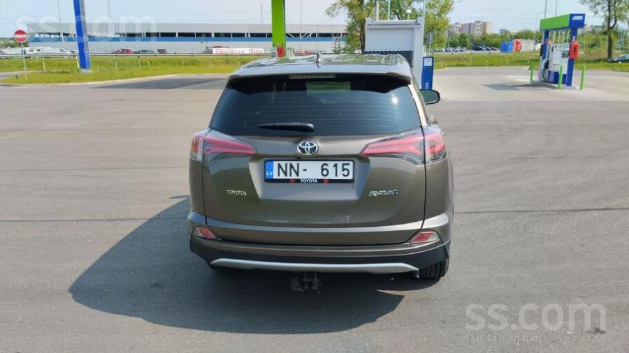 Brūns Toyota RAV4 2016 Daugavpils, ar dzinēja tilpumu 2.00 L un nobraukumu 172 tūkst. km par 13850 €, foto 5 vietnē AUTOMOTO.COM.LV