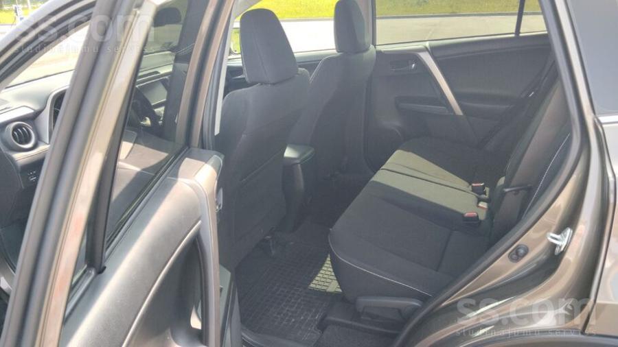Brūns Toyota RAV4 2016 Daugavpils, ar dzinēja tilpumu 2.00 L un nobraukumu 172 tūkst. km par 13850 €, foto 9 vietnē AUTOMOTO.COM.LV
