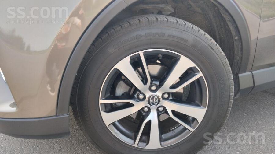 Brūns Toyota RAV4 2016 Daugavpils, ar dzinēja tilpumu 2.00 L un nobraukumu 172 tūkst. km par 13850 €, foto 12 vietnē AUTOMOTO.COM.LV