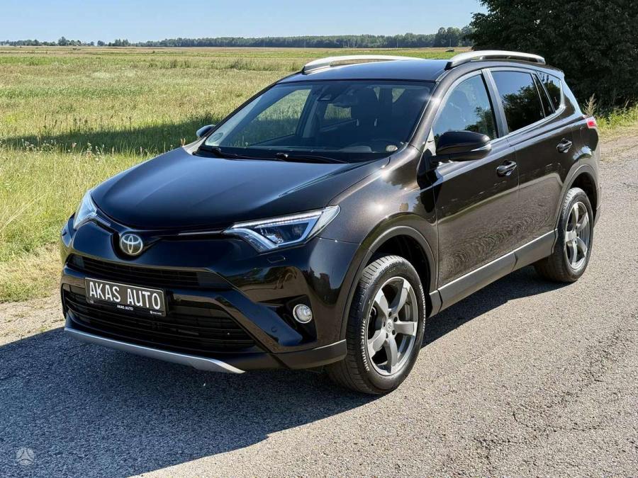 Brown Toyota RAV4 2016 in Vilkaviskis, with an engine capacity of 2.00 L and mileage of 196 thousand km for 12500 €, photo 1 on AUTOMOTO.COM.LV