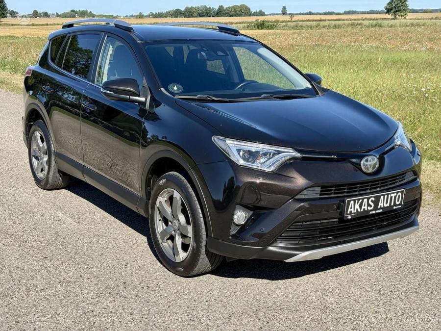 Brown Toyota RAV4 2016 in Vilkaviskis, with an engine capacity of 2.00 L and mileage of 196 thousand km for 12500 €, photo 3 on AUTOMOTO.COM.LV
