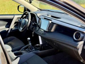 Brown Toyota RAV4 2016 in Vilkaviskis, with an engine capacity of 2.00 L and mileage of 196 thousand km for 12500 €, photo 12 on AUTOMOTO.COM.LV