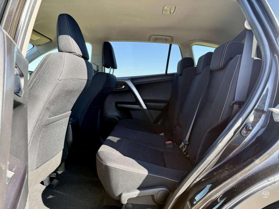 Brown Toyota RAV4 2016 in Vilkaviskis, with an engine capacity of 2.00 L and mileage of 196 thousand km for 12500 €, photo 21 on AUTOMOTO.COM.LV