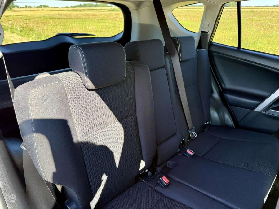 Brown Toyota RAV4 2016 in Vilkaviskis, with an engine capacity of 2.00 L and mileage of 196 thousand km for 12500 €, photo 22 on AUTOMOTO.COM.LV