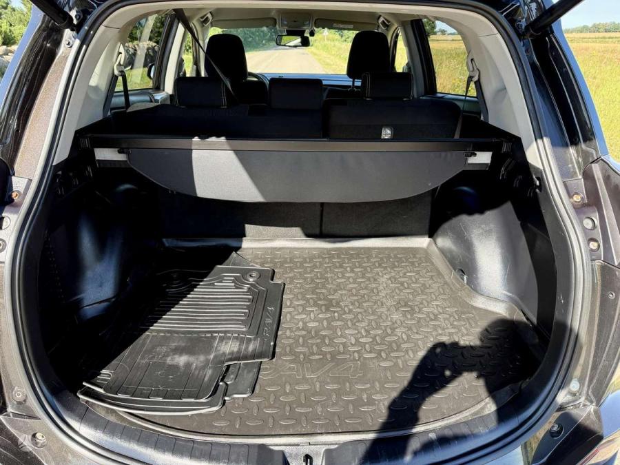 Brown Toyota RAV4 2016 in Vilkaviskis, with an engine capacity of 2.00 L and mileage of 196 thousand km for 12500 €, photo 23 on AUTOMOTO.COM.LV