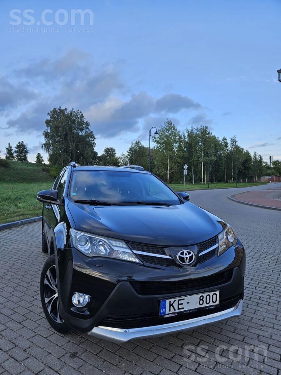 Brown Toyota RAV4 2016 in Daugavpils, with an engine capacity of 2.20 L and mileage of 201 thousand km for 13000 €, photo 3 on AUTOMOTO.COM.LV