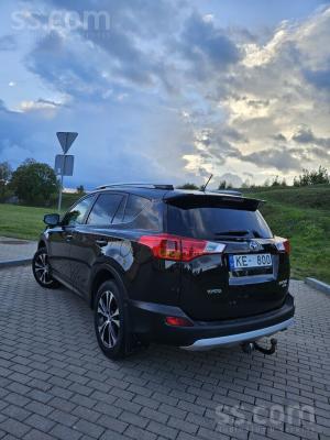 Brown Toyota RAV4 2016 in Daugavpils, with an engine capacity of 2.20 L and mileage of 201 thousand km for 13000 €, photo 5 on AUTOMOTO.COM.LV