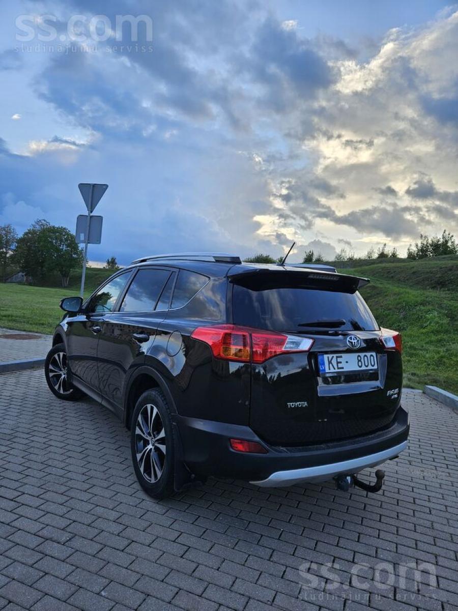 Brown Toyota RAV4 2016 in Daugavpils, with an engine capacity of 2.20 L and mileage of 201 thousand km for 13000 €, photo 5 on AUTOMOTO.COM.LV