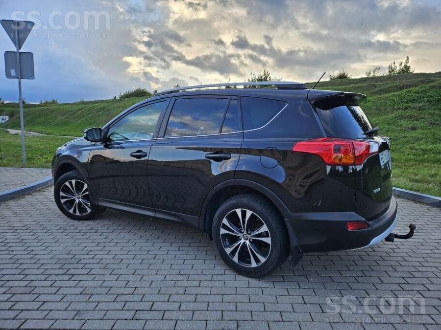 Brown Toyota RAV4 2016 in Daugavpils, with an engine capacity of 2.20 L and mileage of 201 thousand km for 13000 €, photo 6 on AUTOMOTO.COM.LV