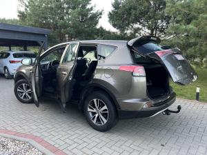 Brown Toyota RAV4 2016 in Druskininkai, with an engine capacity of 2.00 L and mileage of 212 thousand km for 12490 €, photo 4 on AUTOMOTO.COM.LV