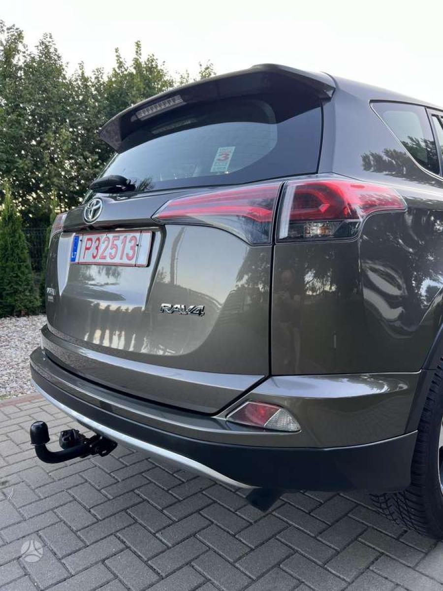 Brown Toyota RAV4 2016 in Druskininkai, with an engine capacity of 2.00 L and mileage of 212 thousand km for 12490 €, photo 8 on AUTOMOTO.COM.LV