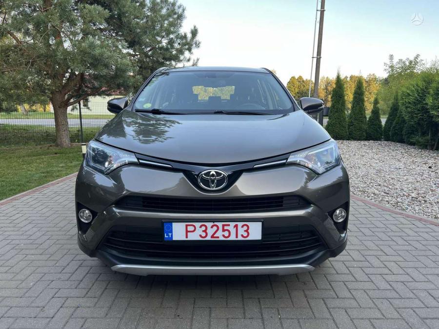 Brown Toyota RAV4 2016 in Druskininkai, with an engine capacity of 2.00 L and mileage of 212 thousand km for 12490 €, photo 10 on AUTOMOTO.COM.LV