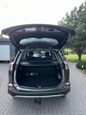 Brown Toyota RAV4 2016 in Druskininkai, with an engine capacity of 2.00 L and mileage of 212 thousand km for 12490 €, photo 17 on AUTOMOTO.COM.LV