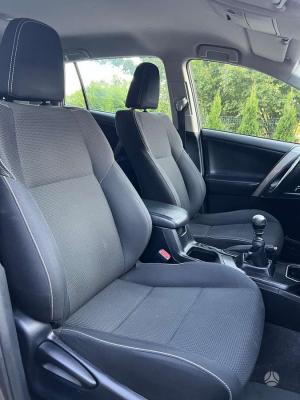 Brown Toyota RAV4 2016 in Druskininkai, with an engine capacity of 2.00 L and mileage of 212 thousand km for 12490 €, photo 24 on AUTOMOTO.COM.LV