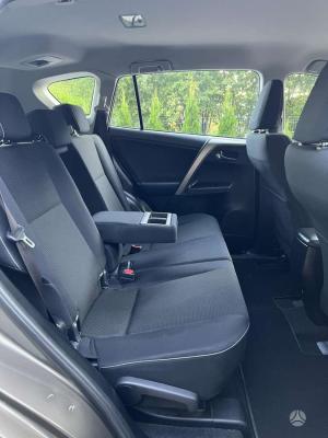 Brown Toyota RAV4 2016 in Druskininkai, with an engine capacity of 2.00 L and mileage of 212 thousand km for 12490 €, photo 26 on AUTOMOTO.COM.LV