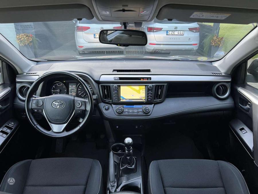 Brown Toyota RAV4 2016 in Druskininkai, with an engine capacity of 2.00 L and mileage of 212 thousand km for 12490 €, photo 27 on AUTOMOTO.COM.LV