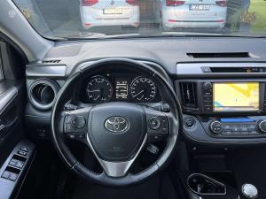 Brown Toyota RAV4 2016 in Druskininkai, with an engine capacity of 2.00 L and mileage of 212 thousand km for 12490 €, photo 28 on AUTOMOTO.COM.LV