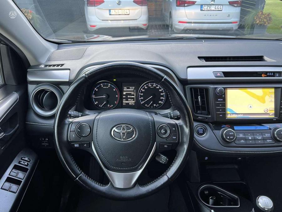 Brown Toyota RAV4 2016 in Druskininkai, with an engine capacity of 2.00 L and mileage of 212 thousand km for 12490 €, photo 28 on AUTOMOTO.COM.LV