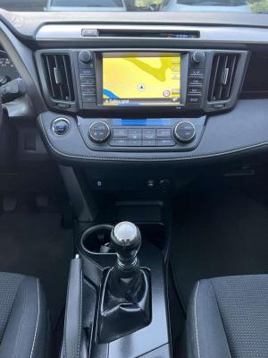 Brown Toyota RAV4 2016 in Druskininkai, with an engine capacity of 2.00 L and mileage of 212 thousand km for 12490 €, photo 29 on AUTOMOTO.COM.LV