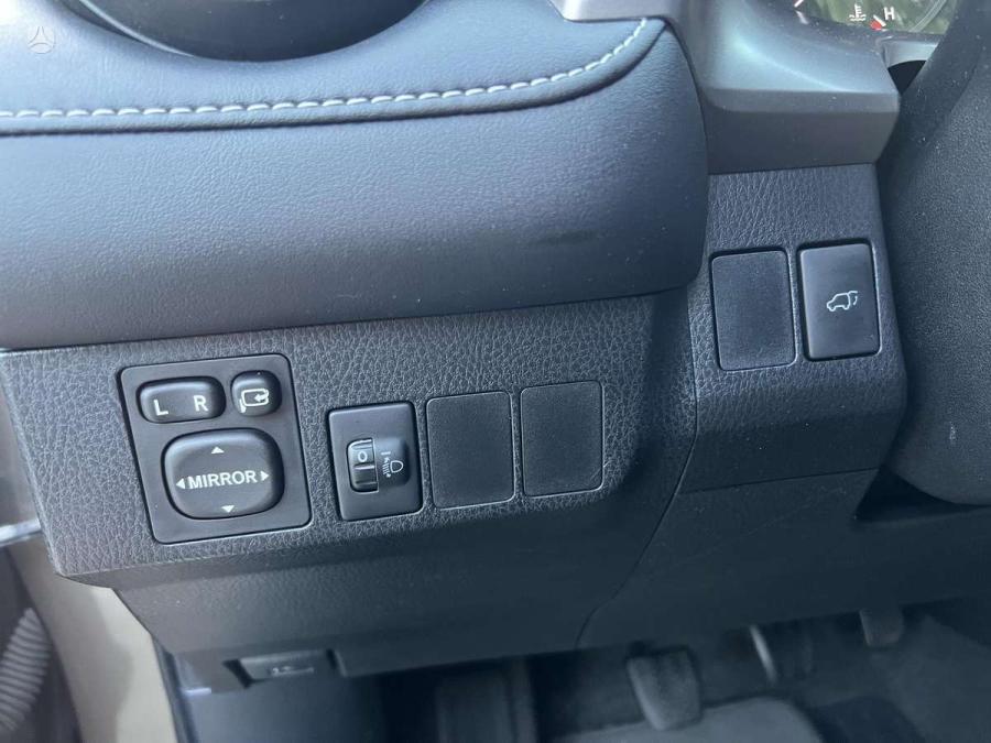 Brown Toyota RAV4 2016 in Druskininkai, with an engine capacity of 2.00 L and mileage of 212 thousand km for 12490 €, photo 32 on AUTOMOTO.COM.LV
