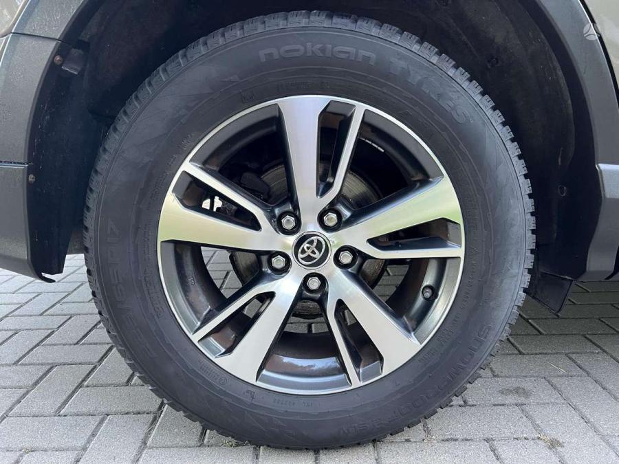 Brown Toyota RAV4 2016 in Druskininkai, with an engine capacity of 2.00 L and mileage of 212 thousand km for 12490 €, photo 34 on AUTOMOTO.COM.LV