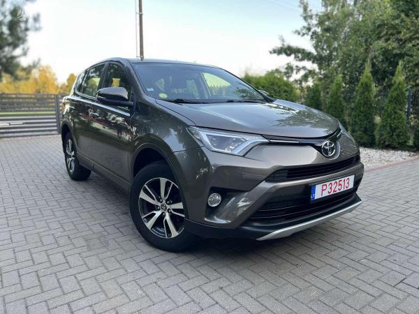 Brown Toyota RAV4 2016 in Druskininkai, with an engine capacity of 2.00 L and mileage of 212 thousand km for 12490 €, photo 5 on AUTOMOTO.COM.LV