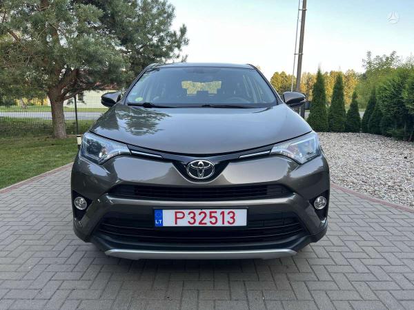 Brown Toyota RAV4 2016 in Druskininkai, with an engine capacity of 2.00 L and mileage of 212 thousand km for 12490 €, photo 10 on AUTOMOTO.COM.LV