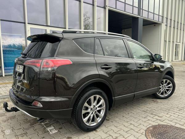 Brown Toyota RAV4 2016 in Vilnius, with an engine capacity of 2.00 L and mileage of 195 thousand km for 12400 €, photo 5 on AUTOMOTO.COM.LV