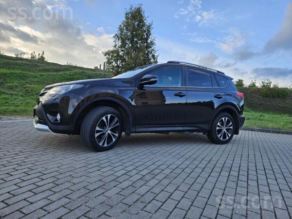Toyota RAV4 2016 in Daugavpils on AUTOMOTO.COM.LV Brown Toyota RAV4 2016 in Daugavpils, with an engine capacity of 2.20 L and mileage of 201 thousand km for 12500 €, photo 3 on AUTOMOTO.COM.LV