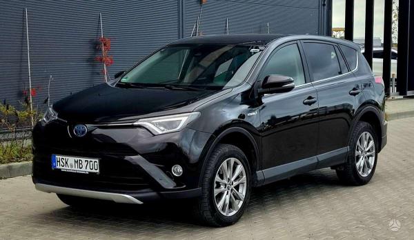 Brown Toyota RAV4 2016 in Vilnius, with an engine capacity of 2.49 L and mileage of 188 thousand km for 16850 €, photo 8 on AUTOMOTO.COM.LV