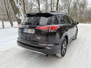 Brown Toyota RAV4 2017 in Vilnius, with an engine capacity of 1.99 L and mileage of 172 thousand km for 14300 €, photo 5 on AUTOMOTO.COM.LV