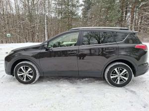 Brown Toyota RAV4 2017 in Vilnius, with an engine capacity of 1.99 L and mileage of 172 thousand km for 14300 €, photo 6 on AUTOMOTO.COM.LV