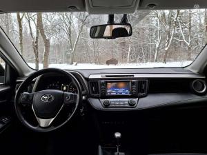 Brown Toyota RAV4 2017 in Vilnius, with an engine capacity of 1.99 L and mileage of 172 thousand km for 14300 €, photo 9 on AUTOMOTO.COM.LV