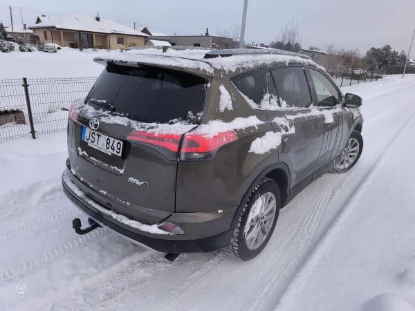 Brūns Toyota RAV4 2017 Kauņa, ar dzinēja tilpumu 2.00 L un nobraukumu 173 tūkst. km par 14500 €, foto 3 vietnē AUTOMOTO.COM.LV
