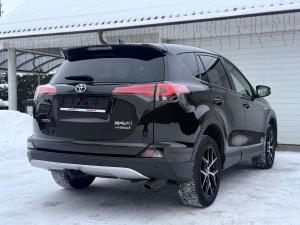 Brown Toyota RAV4 2017 in Ukmerge, with an engine capacity of 2.49 L and mileage of 156 thousand km for 17350 €, photo 8 on AUTOMOTO.COM.LV