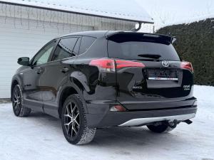 Brown Toyota RAV4 2017 in Ukmerge, with an engine capacity of 2.49 L and mileage of 156 thousand km for 17350 €, photo 9 on AUTOMOTO.COM.LV