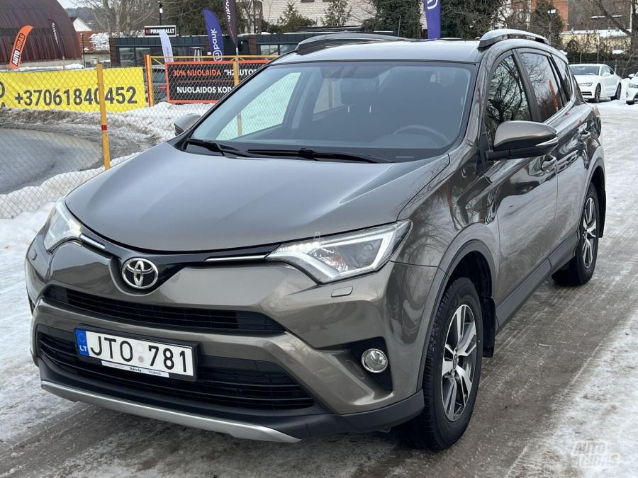 Brūns Toyota RAV4 2017 Viļņa, ar dzinēja tilpumu 2.00 L un nobraukumu 131 tūkst. km par 17000 €, foto 1 vietnē AUTOMOTO.COM.LV