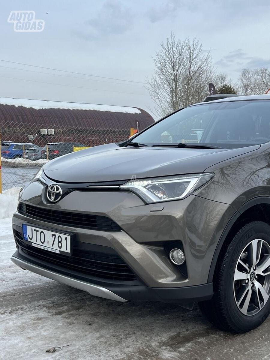 Brūns Toyota RAV4 2017 Viļņa, ar dzinēja tilpumu 2.00 L un nobraukumu 131 tūkst. km par 17000 €, foto 2 vietnē AUTOMOTO.COM.LV