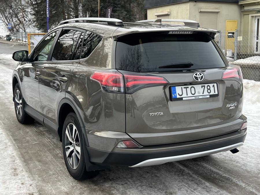 Brūns Toyota RAV4 2017 Viļņa, ar dzinēja tilpumu 2.00 L un nobraukumu 131 tūkst. km par 17000 €, foto 3 vietnē AUTOMOTO.COM.LV