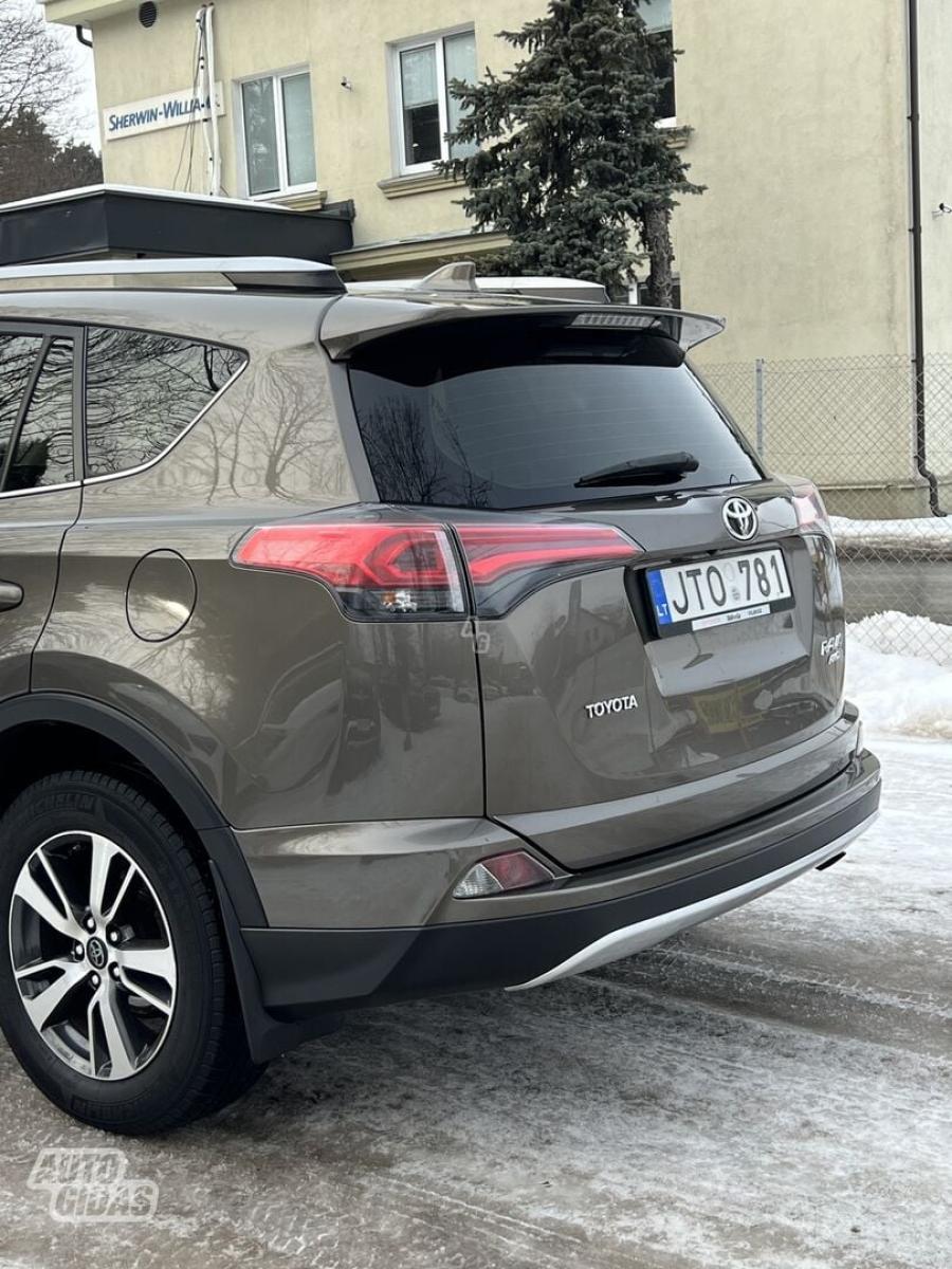 Brūns Toyota RAV4 2017 Viļņa, ar dzinēja tilpumu 2.00 L un nobraukumu 131 tūkst. km par 17000 €, foto 4 vietnē AUTOMOTO.COM.LV