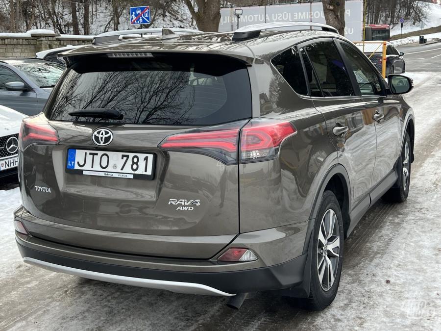 Brūns Toyota RAV4 2017 Viļņa, ar dzinēja tilpumu 2.00 L un nobraukumu 131 tūkst. km par 17000 €, foto 6 vietnē AUTOMOTO.COM.LV
