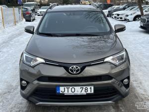 Brūns Toyota RAV4 2017 Viļņa, ar dzinēja tilpumu 2.00 L un nobraukumu 131 tūkst. km par 17000 €, foto 8 vietnē AUTOMOTO.COM.LV