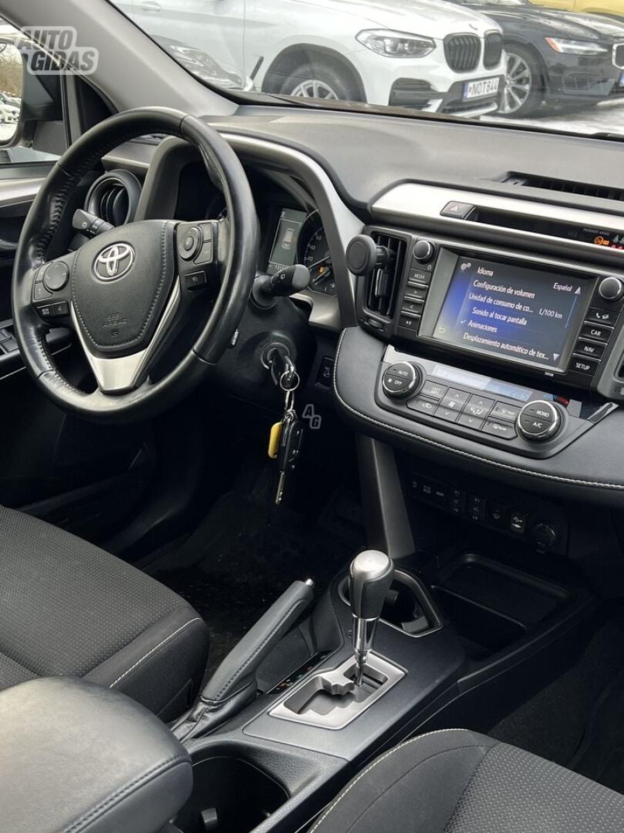 Brūns Toyota RAV4 2017 Viļņa, ar dzinēja tilpumu 2.00 L un nobraukumu 131 tūkst. km par 17000 €, foto 9 vietnē AUTOMOTO.COM.LV