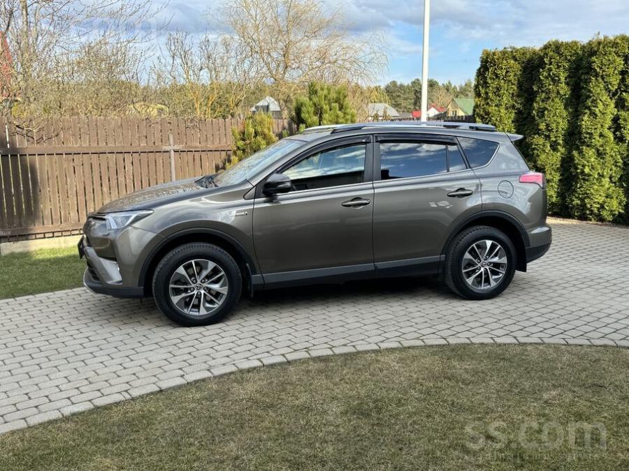 Brūns Toyota RAV4 2017 Rīga, ar dzinēja tilpumu 2.50 L un nobraukumu 105 tūkst. km par 18300 €, foto 3 vietnē AUTOMOTO.COM.LV