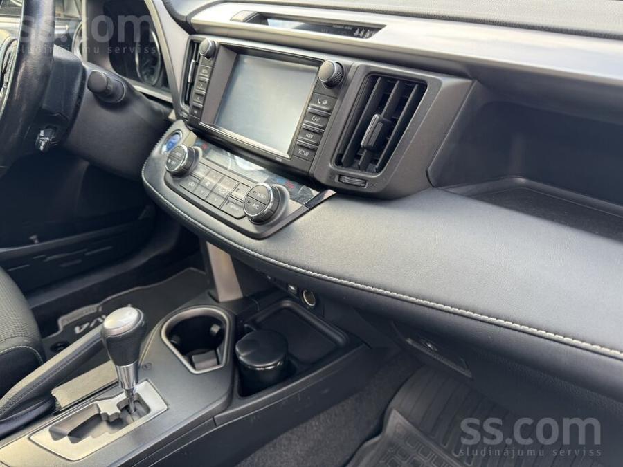 Brūns Toyota RAV4 2017 Rīga, ar dzinēja tilpumu 2.50 L un nobraukumu 105 tūkst. km par 18300 €, foto 13 vietnē AUTOMOTO.COM.LV