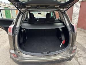 Brown Toyota RAV4 2017 in Riga, with an engine capacity of 2.00 L and mileage of 173 thousand km for 13500 €, photo 9 on AUTOMOTO.COM.LV