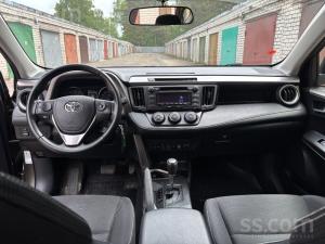 Brown Toyota RAV4 2017 in Riga, with an engine capacity of 2.00 L and mileage of 173 thousand km for 13500 €, photo 10 on AUTOMOTO.COM.LV