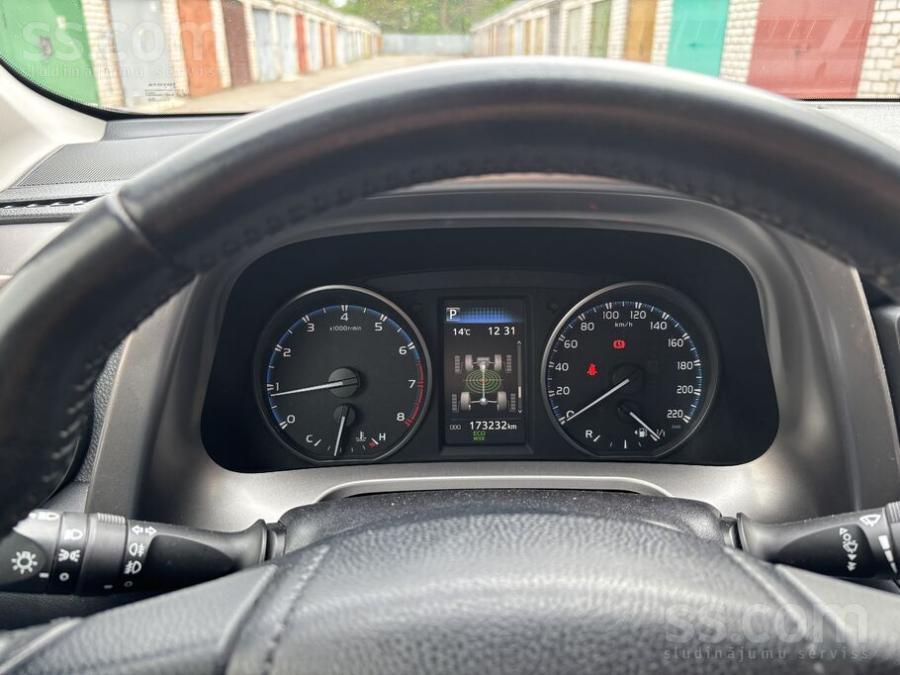 Brown Toyota RAV4 2017 in Riga, with an engine capacity of 2.00 L and mileage of 173 thousand km for 13500 €, photo 11 on AUTOMOTO.COM.LV