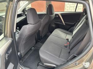 Brown Toyota RAV4 2017 in Riga, with an engine capacity of 2.00 L and mileage of 173 thousand km for 13500 €, photo 12 on AUTOMOTO.COM.LV
