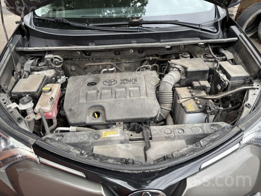 Brown Toyota RAV4 2017 in Riga, with an engine capacity of 2.00 L and mileage of 173 thousand km for 13500 €, photo 15 on AUTOMOTO.COM.LV